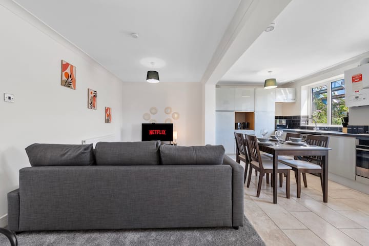 Contractor & Family Stay | Parking | Garden - Slough