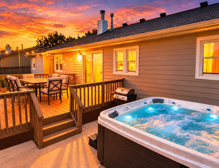 Hot Tub Retreat - 4 Kings, 8 Beds, Game Room - Wichita, KS