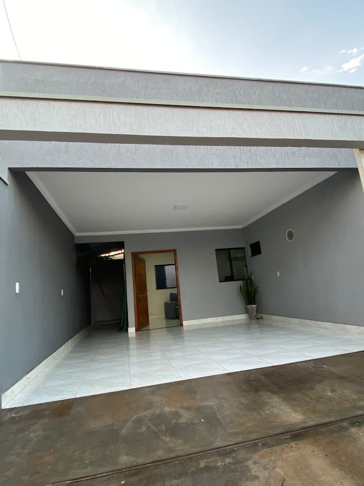 Casa Com 3 Quartos E Garagem Para Dois Carros - Brazil