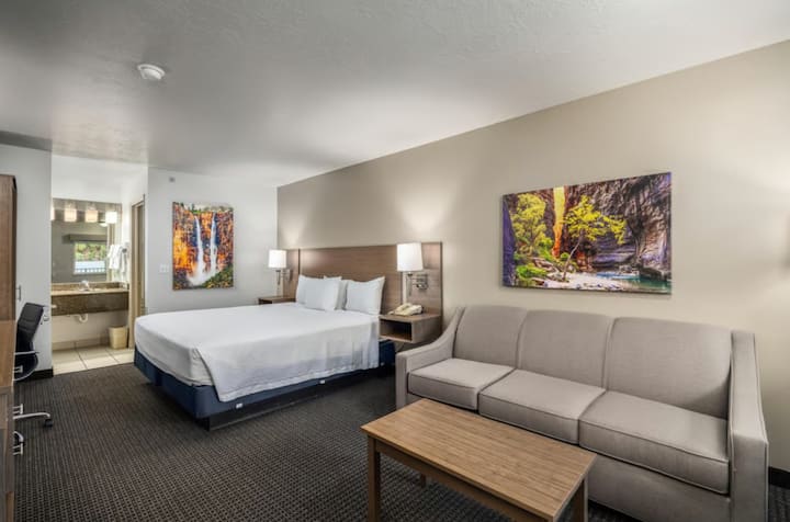 St. George Inn & Suites - King Room With Sofa Bed - St. George, UT