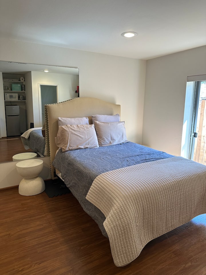 Spacious Studio Near Ucsb - Isla Vista, CA