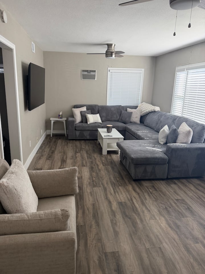 Biggest Little Bungalow - Reno, NV
