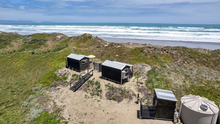 Ninety Mile Beachfront Cabin A - Awanui