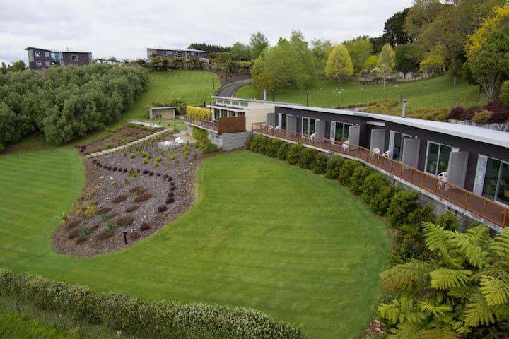One Bedroom Unit In Rural Accommodation - New Plymouth
