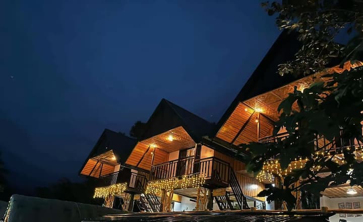 Sunset Cabin: Overlooking Mountain View Escape - Bongabon