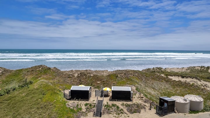 Ninety Mile Beachfront Cabin B - Awanui