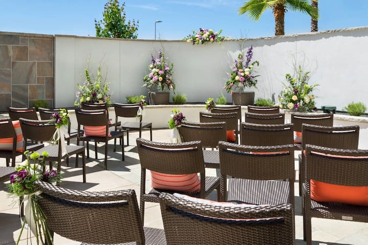 Stylish 2 Separate Hotel Suites W/ Breakfast - Napa, CA