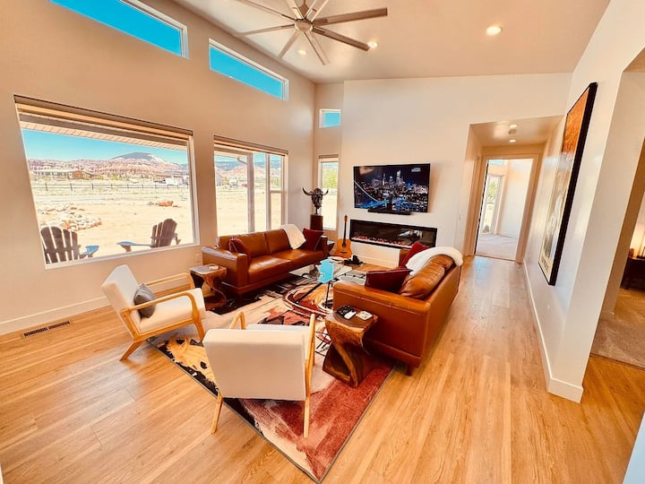 Torrey 3 Bed Home  Hot Tub, Pool Table, Bbq - Torrey, UT