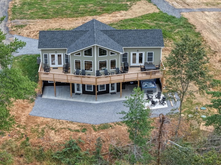 Scenic 4br Riverfront Mountain Retreat - Stanley, VA