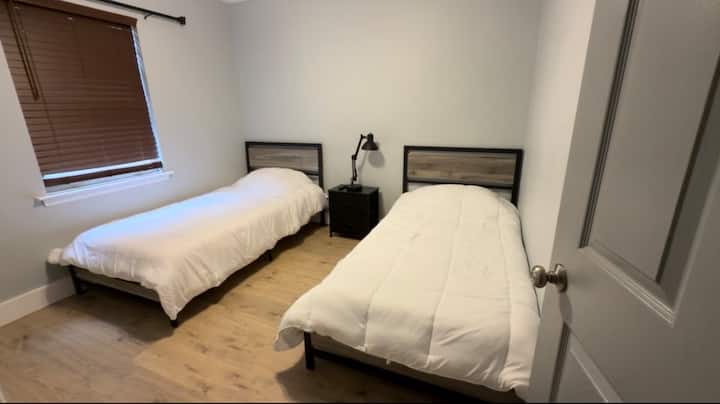 Room W/ 2 Twin Beds, Closet, Tv (Shared Bathroom) - Kingsland, GA