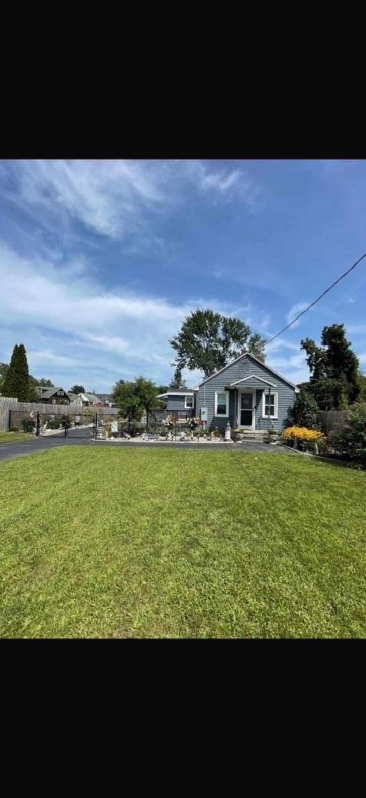 Cozy Cabin House Perfect For Short Stay - Albany, NY