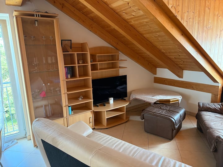 Schöne Dachgeschosswohnung In Ruhiger Lage - Karlsfeld