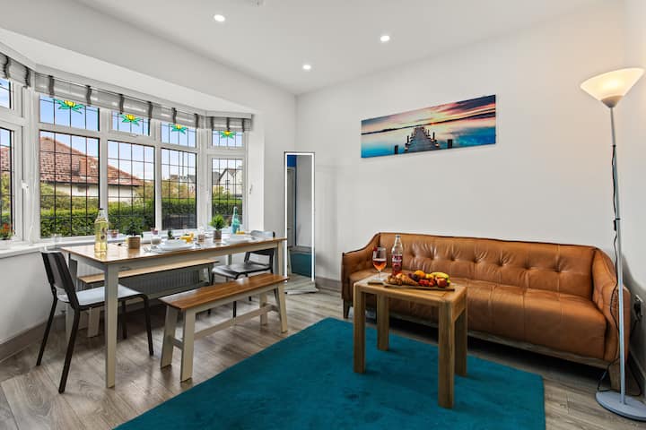 4 En-suite Doubles, 3-car Driveway Sleeps 8 - 普雷斯頓