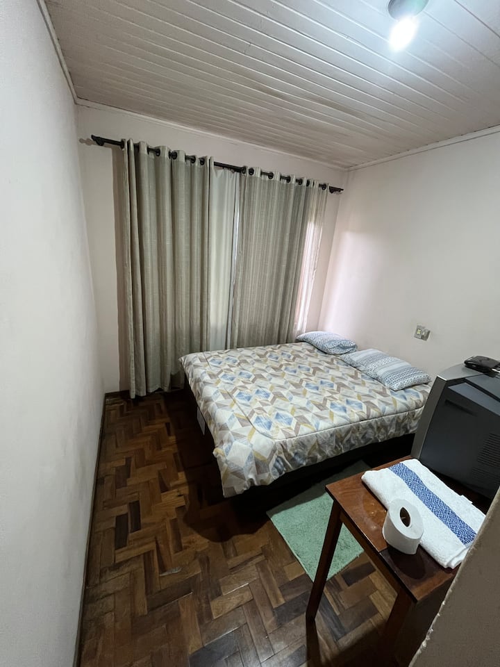 Quarto De Hotel Com Banheiro - Campo Alegre