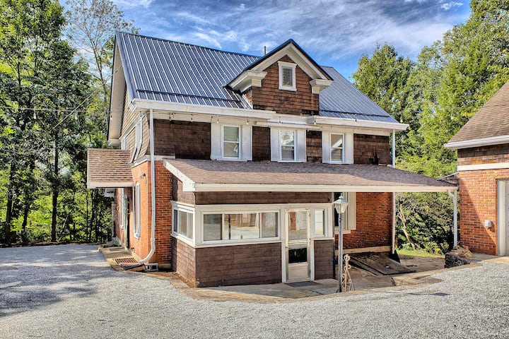 The Farmhouse At Cliffwood Colony - Ligonier, PA