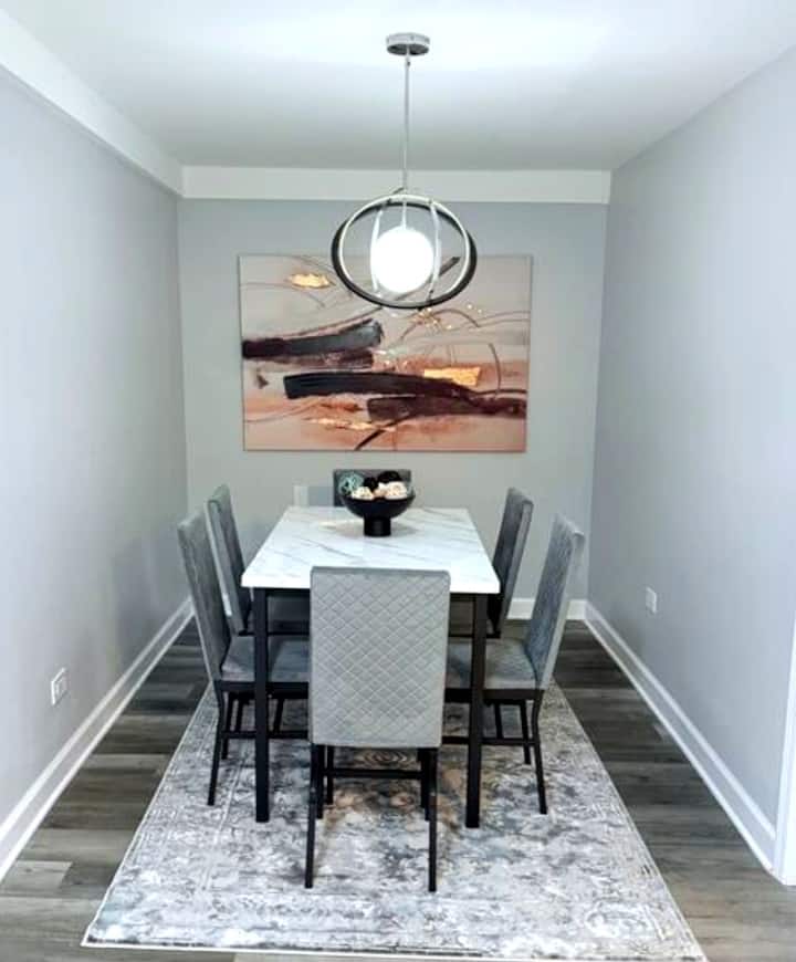 Spacious 5bd 2ba Home Close To Oakbrook - Downers Grove, IL