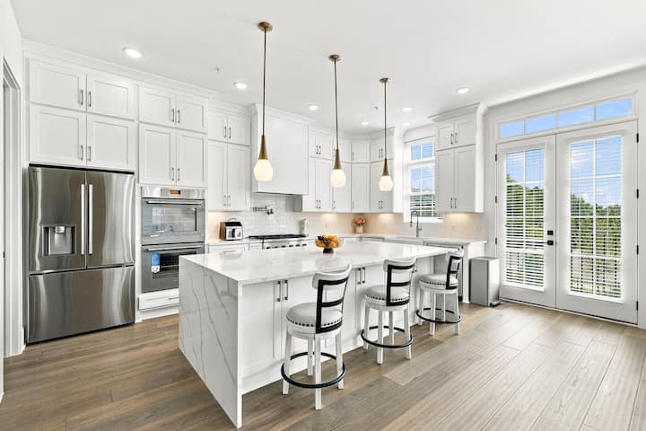 Monthly Stays· Luxury Home Overlooking Wills Park - Alpharetta, GA