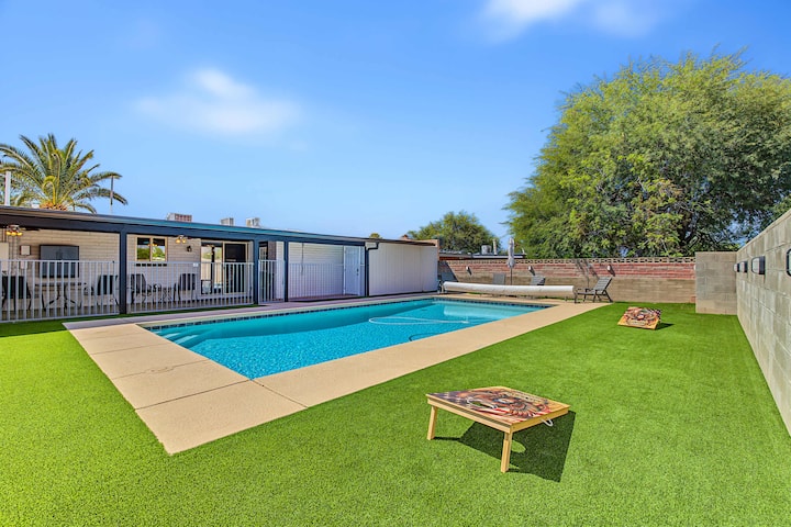 Tucson Retreat | Private Pool & 4 Queen Beds - Tucson, AZ