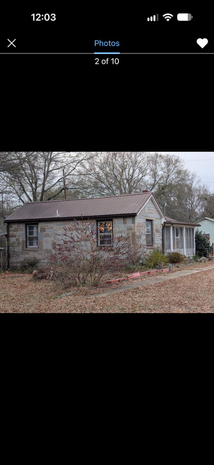 Cozy Stone Cabin - Belton, SC