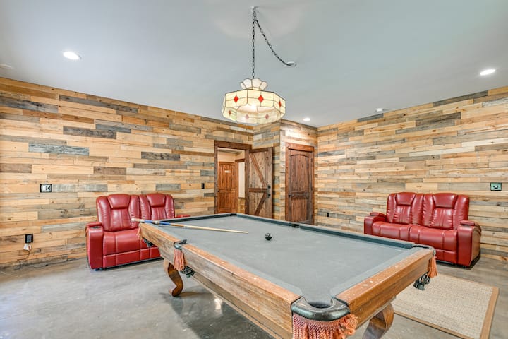 17-acre Midland Escape: Pool Table & Private Yard - Midland, NC