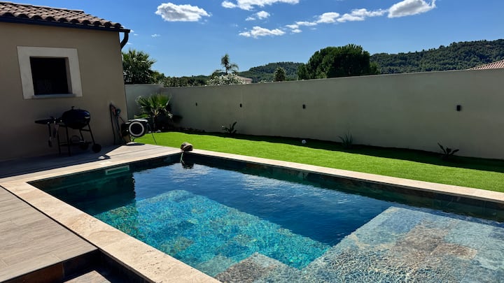 Villa Avec Piscine, Vue, Pool House Et Pétanque. - Roquebrun