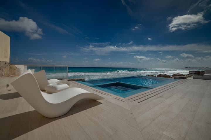 2 Adjacent Beachfront Villas With Private Pool - Cancún