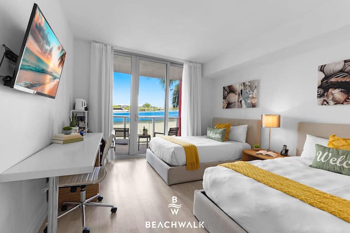 Spacious Studio - Outdoor Seating - Bay View - Hallandale Beach, FL