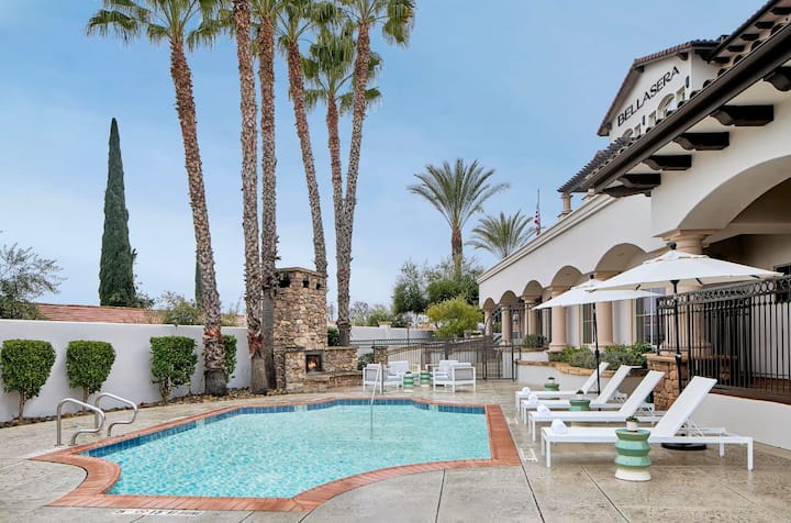 Luxury 2 Queen 1 Bedroom Hotel Suite - Paso Robles, CA