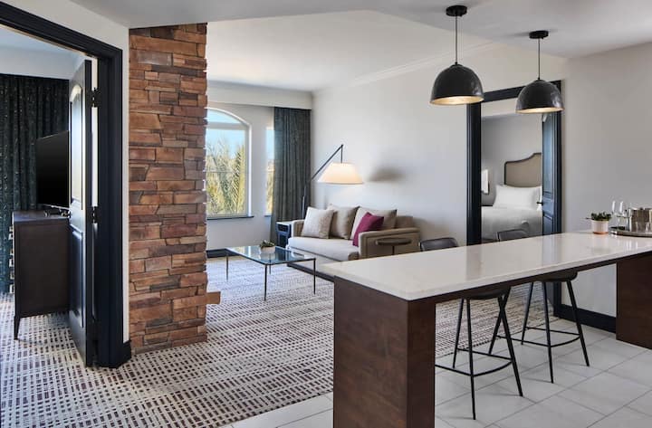 Luxury 2 Bedroom 2 King Hotel Suite - Paso Robles, CA