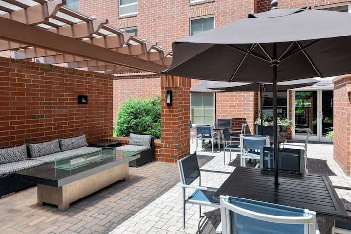 Near University Of Virginia + Free Breakfast & Gym - Charlottesville, VA