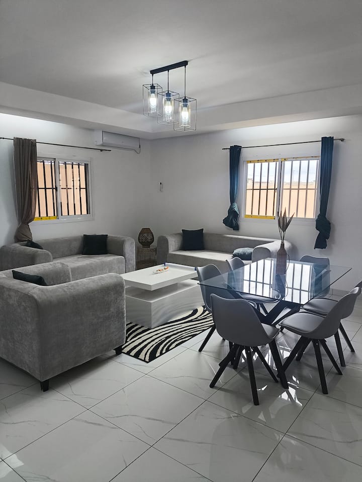 Maison à Louer à Coté Du Stade D'angondgé - Libreville