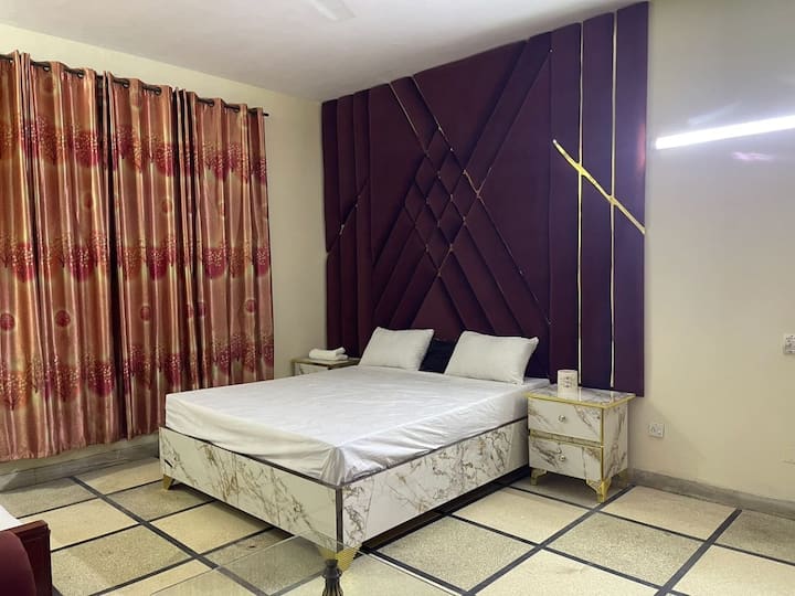 Luxury Rooms, Comfortable Environment, Neat Rooms - Lahore