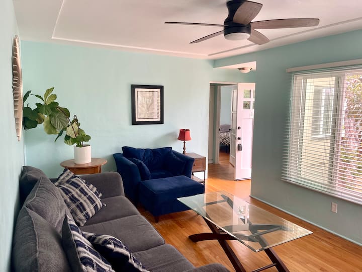 Garden Cottage By The Beach - San Diego, CA