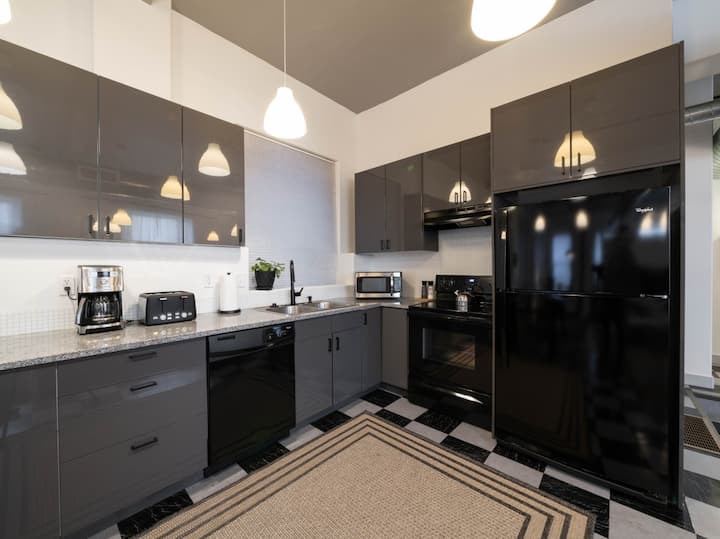 Central Downtown Gem | Perfect For Byu Games! - Provo, UT