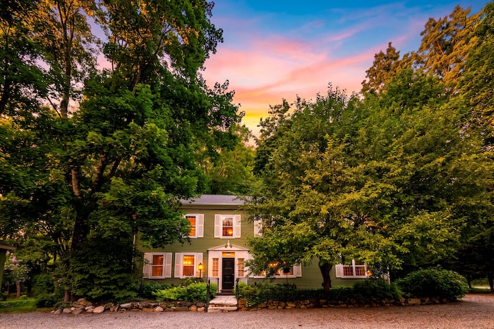 Classic Colonial Library Sunroom | Near Hiking - Millbrook, NY