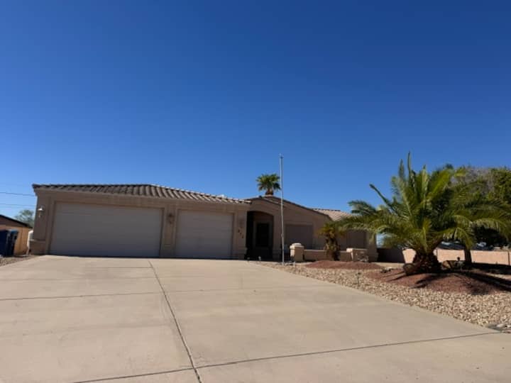Desert Retreat In The Heart Of Lake Havasu City! - Lake Havasu City, AZ