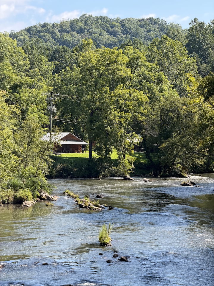 Eagle's Nest | Riverfront Cabin Near Bryson City - Cherokee, NC