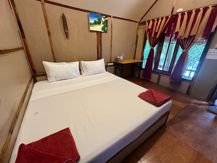 Phi Phi's Rustic Bamboo Bungalow - Ko Phi Phi Don