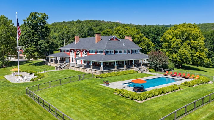 Sleeps 24 | Private Lake  Pool  Tennis  Dock - Millbrook, NY