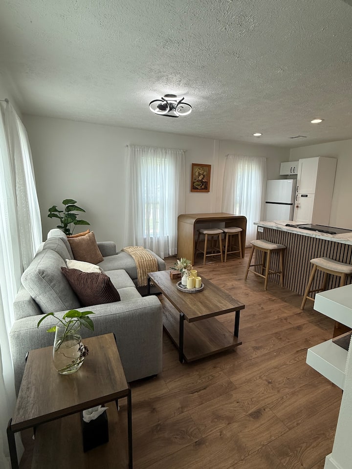 New! Remodeled 1bd Retreat *No Cleaning Fee! - Salina, KS