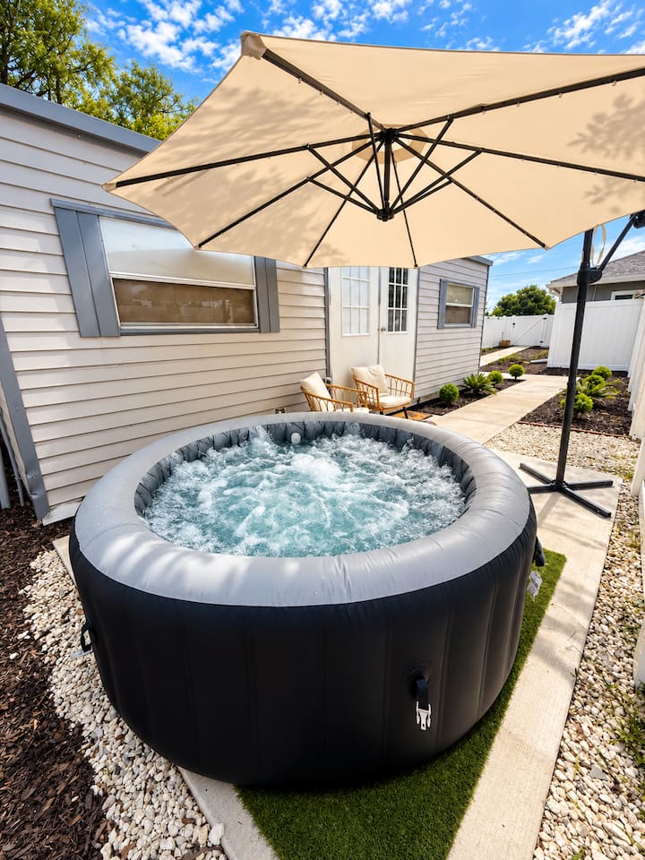 Private Guesthouse + Hot Tub | Near Weeki Wachee - Spring Hill, FL