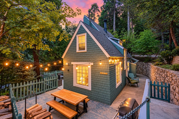 Cozy 1930s Cabin + Coffee Nook  Near Lake + Ski - San Bernardino