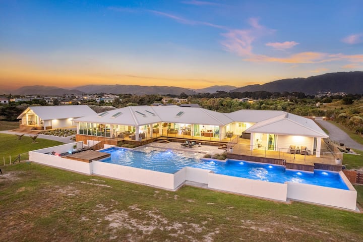 The Essence Oceanfront Estate Waikanae Beach - Paraparaumu