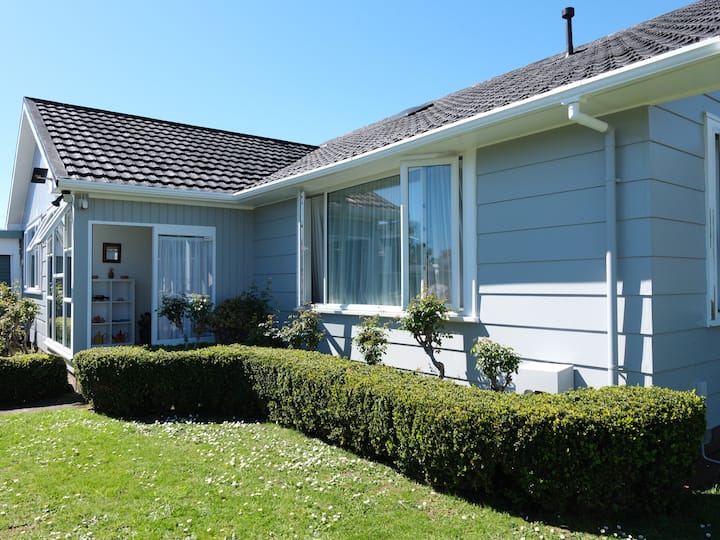 Easy, Spacious Living In Central Hutt - Porirua