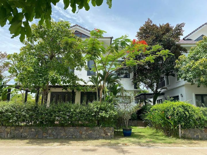 Biệt Thự 5 Phòng Ngủ Hồ Bơi Và Bãi Biển Riêng - Phú Quốc