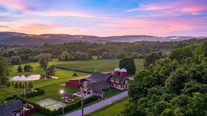 Historic 1860 Barn  150 Acres + Mountain Views - Kent, CT