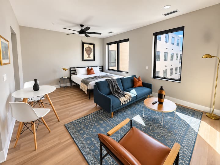 Sleepover | Dashing Studio + Gym/sauna + Omaha - Omaha, NE