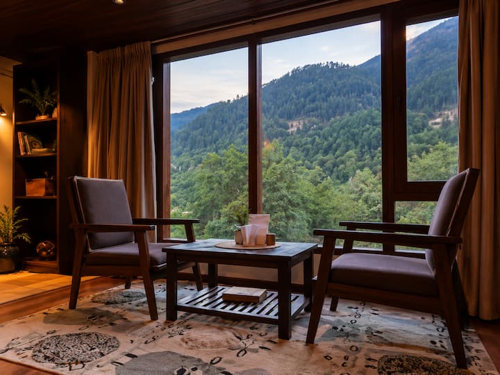 Odbostays Mall Road Manali | Luxury Suite (1) - Lahaul And Spiti