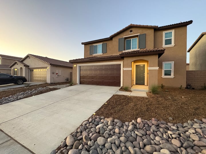 Park Front Home : Best For Socal Winter Vacations - Menifee, CA
