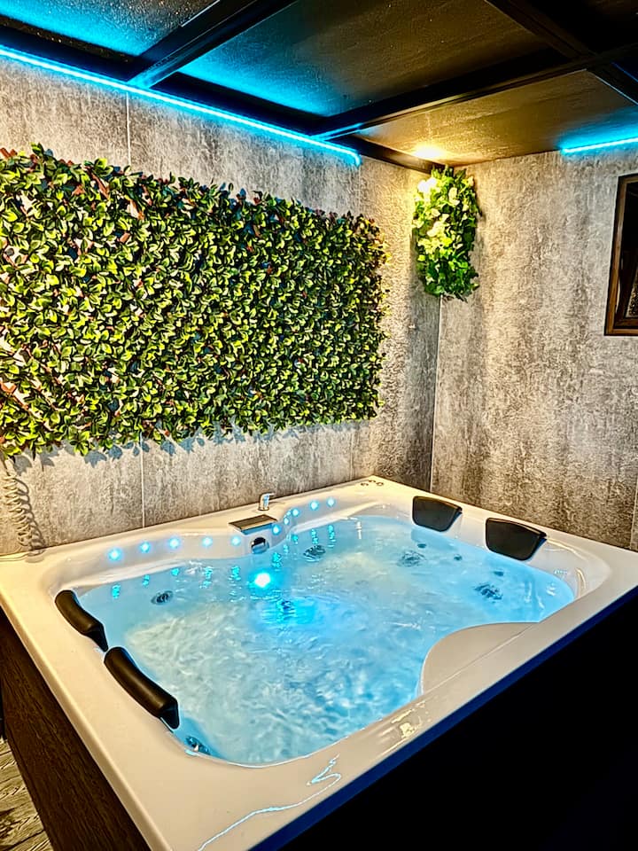 Moderna Casa Rodante Estilo Cabaña Con Jacuzzi - 聖安東尼奧